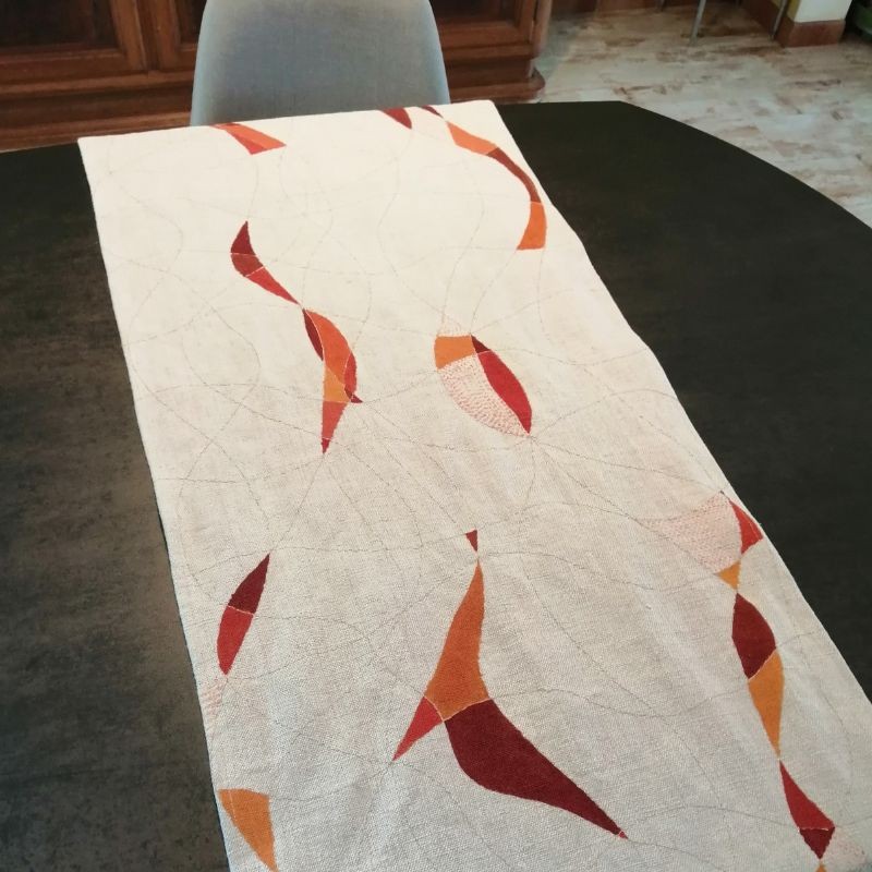 Chemin de table Lin peint Brodé sur-mesure| Déco unique |Merlin